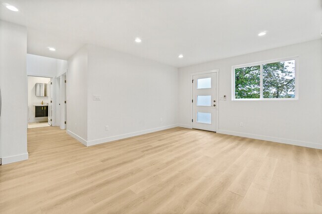 9742 Waters Ave S - 9742 Waters Ave S Seattle WA 98118 | Apartment Finder