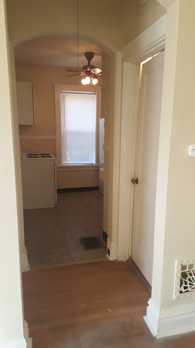 3889 Meramec Street - 3889 Meramec Street St. Louis MO 63116 ...