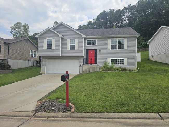 **Local property management company! ***Wonderfully updated split foyer ...