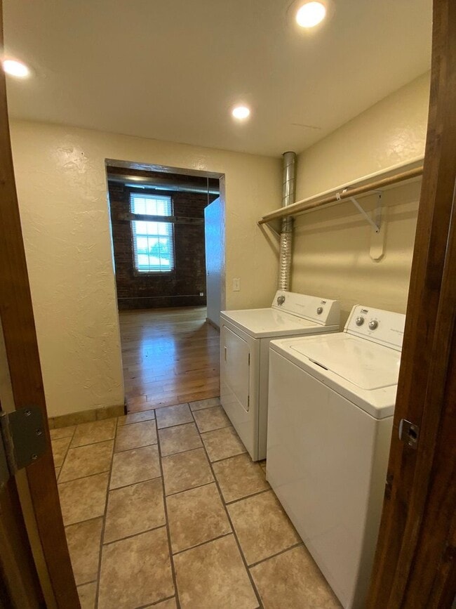 Large One Bedroom One bath Loft Apartment ... - 601 N National Ave ...