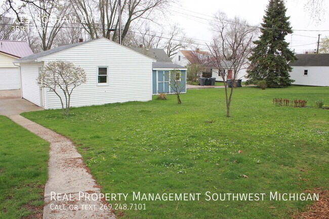 Cute Cape Cod home in St Joseph - 715 Botham Ave St. Joseph MI 49085 ...