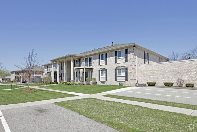 Whitney Court - 6133 Orchard Lake Rd West Bloomfield MI 48322 ...