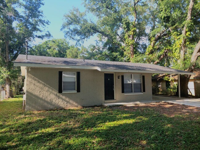 Beautiful 2 Bedroom, 1 Bathroom House in L... - 2806 Mineola Dr ...