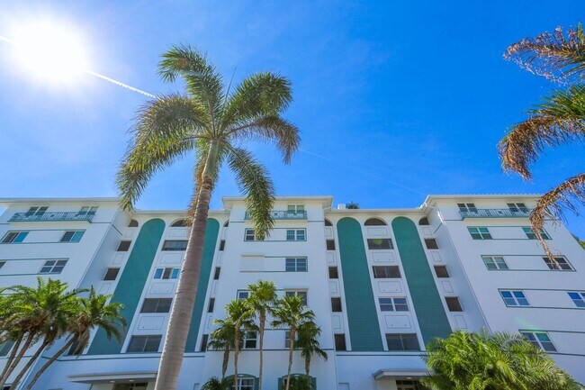 ** CARRIAGE CLUB PRIVATE CONDO ON THE BEAC... - 2011 Gulf Shore Blvd N ...