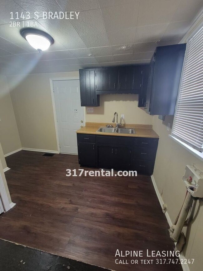 GARAGE/WORKSHOP COMBO W/POWER - 1143 S Bradley Ave Indianapolis IN ...