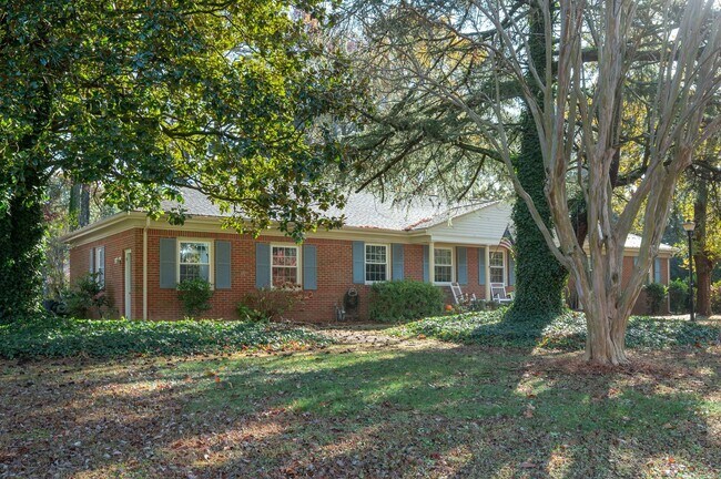 Remodeled Thoroughgood Home with a NEW KIT... - 1612 Whitethorne Rd ...