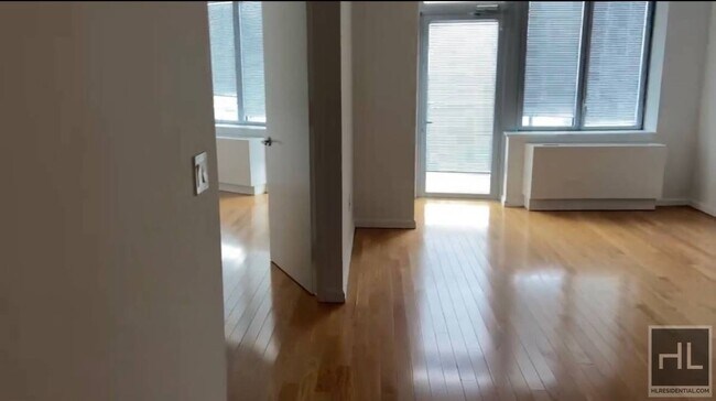 5241 Center Blvd Long Island City, NY 11101 - 45-45 Center Blvd Queens ...