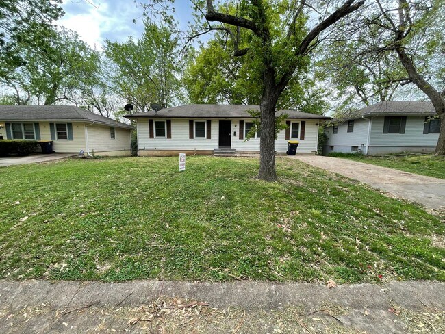 3-Bedroom, 1-Bathroom home in Kansas City - 8713 E 111 St Kansas City ...