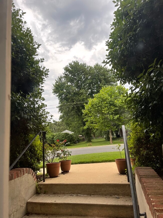 3948 Fairview Dr - 3948 Fairview Dr Fairfax VA 22031 | Apartment Finder