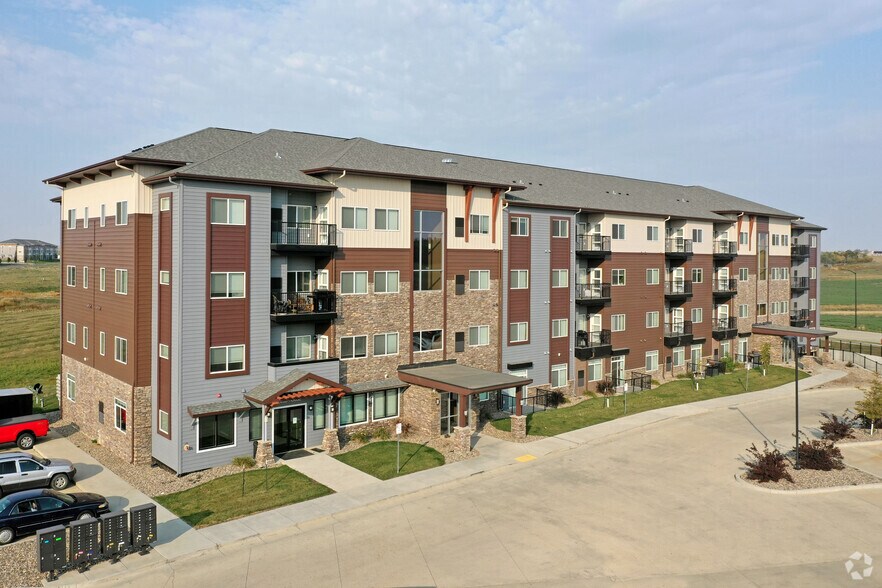 West Ridge Apartments - 1425-1465 Roughrider Blvd Dickinson ND 58601 ...