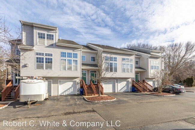 2 br, 2.5 bath House - 283 Silverbrook Roa... - 283 Silver Brook Rd ...