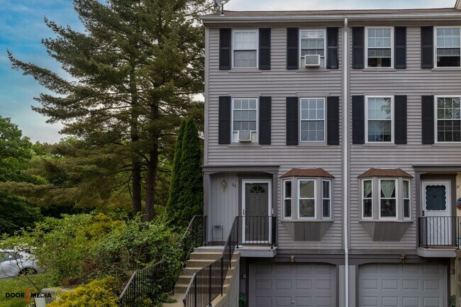 4 Bedroom End Unit - 23 Rising Trail Dr Middletown CT 06457 | Apartment ...