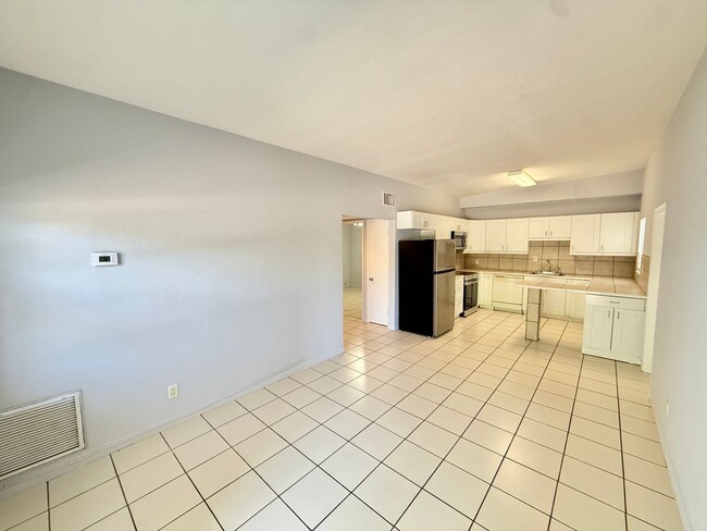 Sensational 2 bed 1 bath in the heart of Wilton Manors! 2 parking spots ...