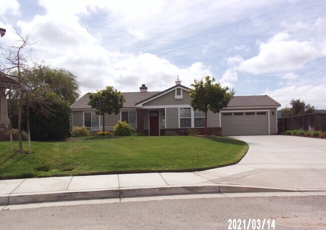 Jensen's Ranch Single Story Home with View... - 1574 Solomon View Rd ...