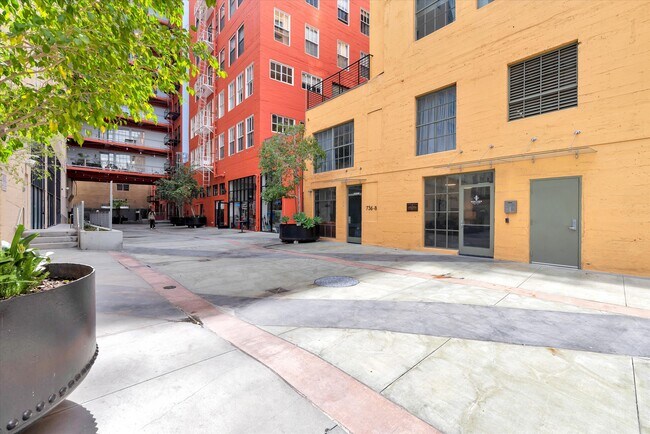 746 S Los Angeles St - 746 S Los Angeles St Los Angeles CA 90014 ...