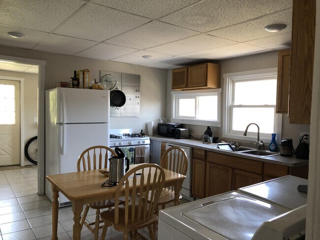 42 W Carpenter St - 42 W Carpenter St Athens OH 45701 | Apartment Finder