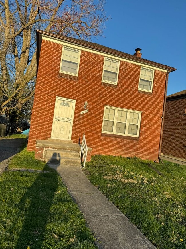 3 BEDROOM BRICK COLONIAL! MOVE IN READY-SE... - 14622 Heyden St Detroit ...