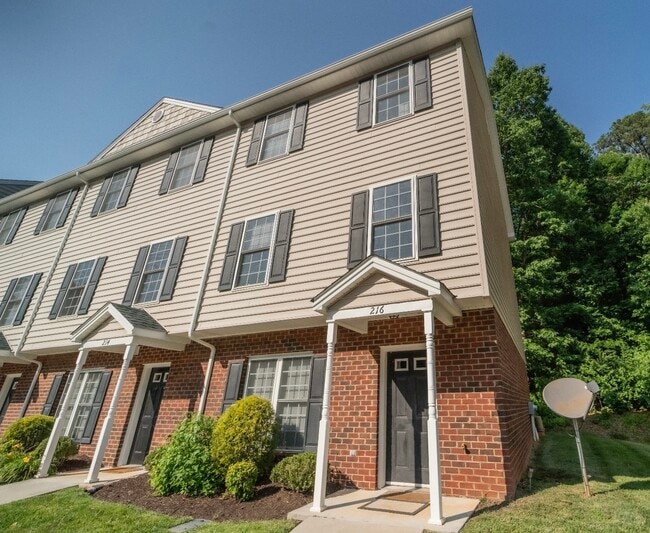 2009 Lakeside Dr - 2009 Lakeside Dr Lynchburg VA 24501 | Apartment Finder