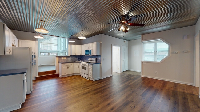 1014 Holland St - 1014 Holland St Erie PA 16501 | Apartment Finder