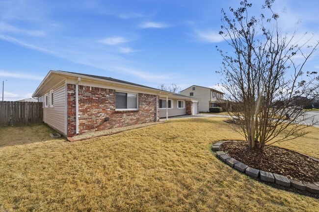 Spacious 4 bedroom/2 Bath Ranch Style Home - 1152 Gladiola Crescent ...