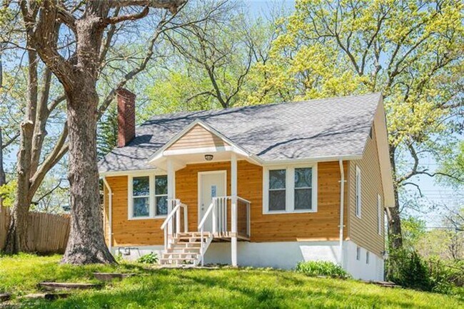 Beautiful 3 Bedroom Home COMING SOON! - 4732 Farley Ave Kansas City MO ...