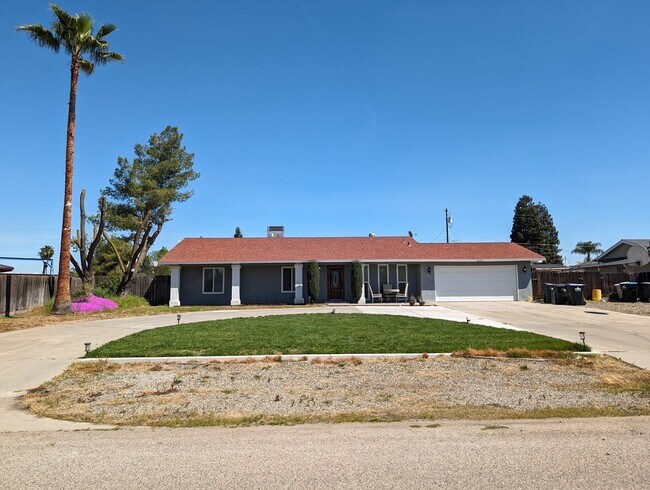 Updated Madera Acres area home offering a ... - 18399 El Paso Rd Madera ...