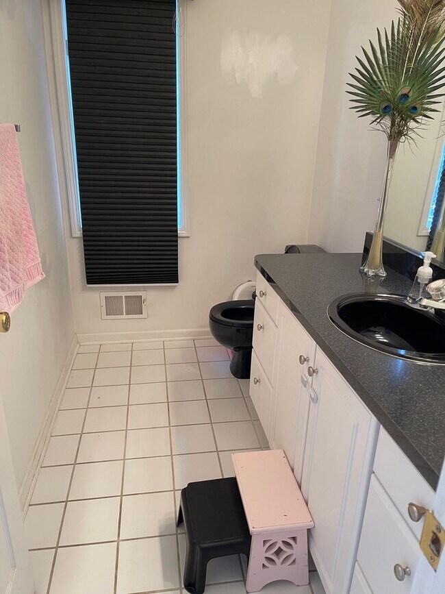 Spacious 3BR Condo in Rochester - 1154 Bluebird Dr Rochester Hills MI ...