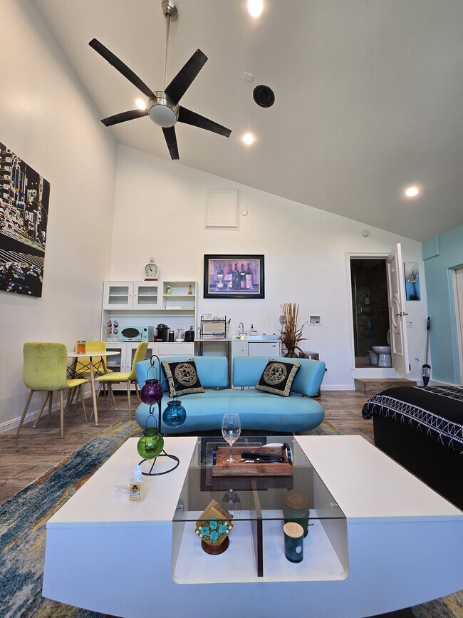 18319 Calvert St - 18319 Calvert St Tarzana CA 91335 | Apartment Finder