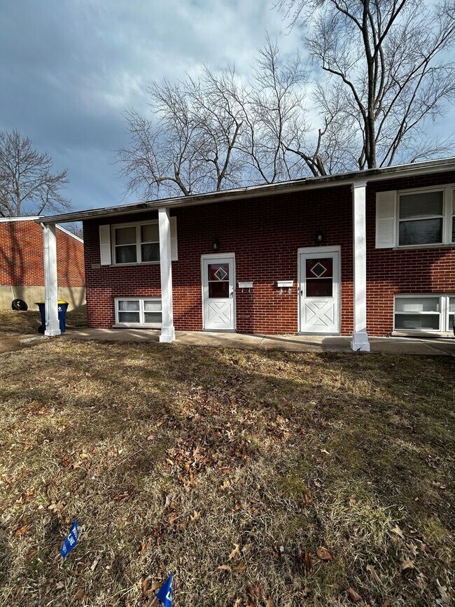 SECTION 8 FRIENDLY! 2 Bedroom Duplex in Sa... - 4080 Esseldale Dr Saint ...