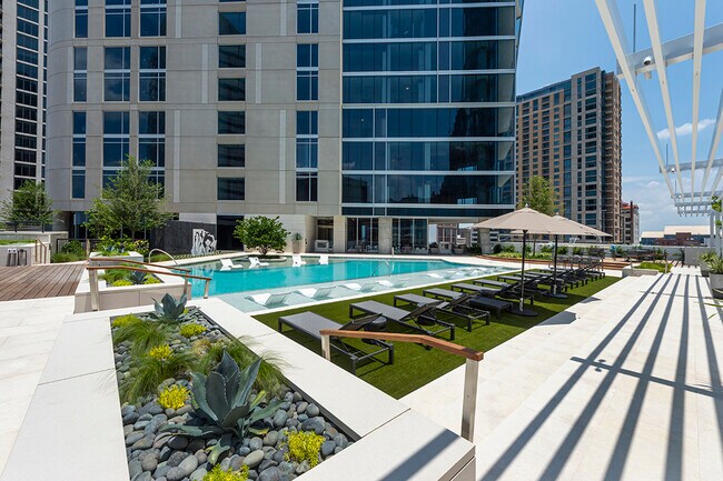 Tiny Homes, Big Living: Studio Apartments ... - 415 Milam St Houston TX ...