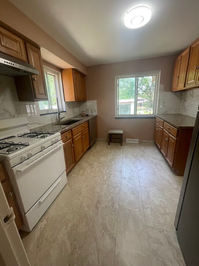 7029 Brandywine Rd - 7029 Brandywine Rd Parma Heights OH 44130 ...