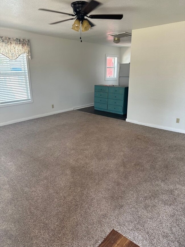 Cozy 2 Bed Home! - Yucca/Marshall School District - 1209 Ross St Clovis ...