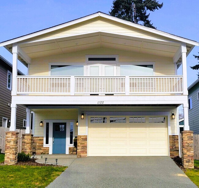 Luxurious and spacious 3 bed home in Manette - 1122 Pitt Ave Bremerton ...