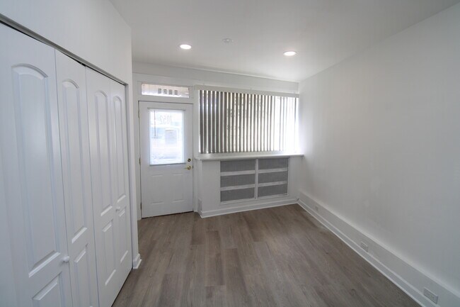 7052 W Higgins Ave - 7052 W Higgins Ave Chicago IL 60656 | Apartment Finder