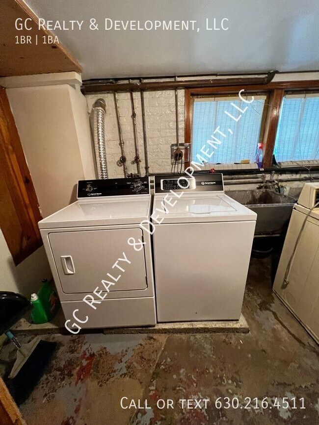 ***GARDEN UNIT / 1 BDRM / APPL INCL / LAUN... - 5054 N Lockwood Ave ...