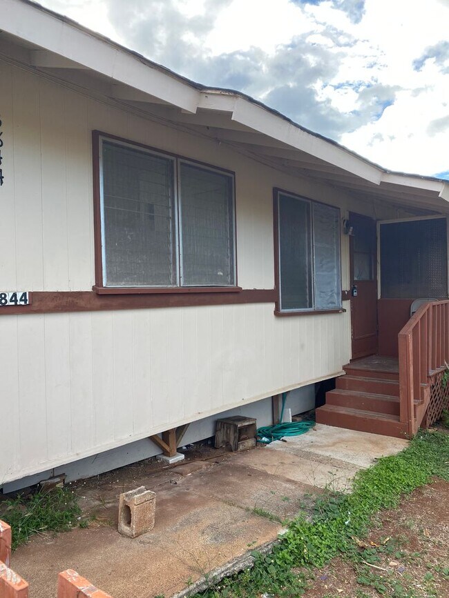 Aliamanu/Salt Lake - 2 bedroom 1 bath Duplex - 3844 Salt Lake Blvd ...