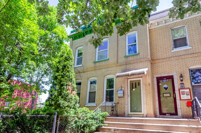 11401 S St Lawrence Ave - 11401 S St Lawrence Ave Chicago IL 60628 ...