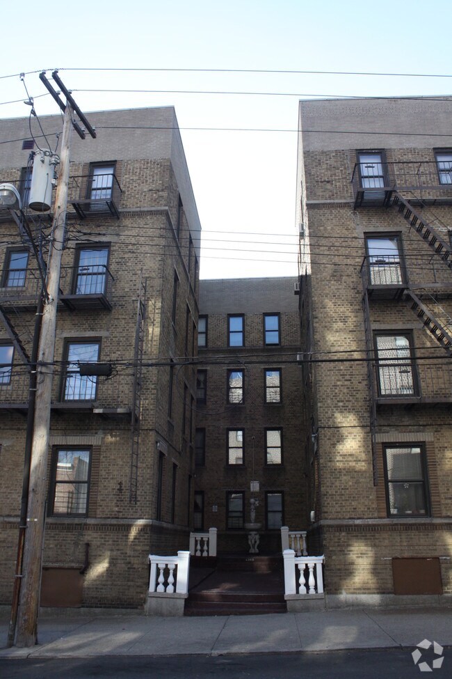 4360 Furman Ave - 4360 Furman Ave The Bronx NY 10466 | Apartment Finder