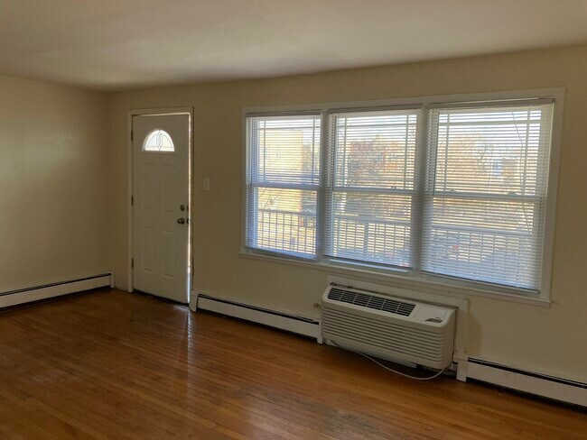 2404 E 79th St - 2404 E 79th St Chicago IL 60649 | Apartment Finder