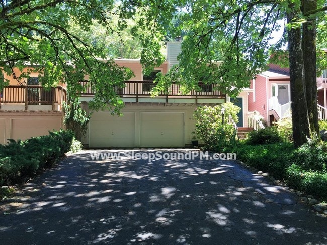 Lovely Townhouse with Sun Deck in Quail Park - 10026 SW Quail Post Rd ...