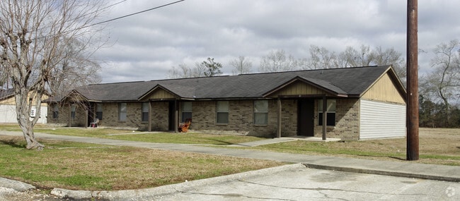Hammond Square Apartments - 15510 Club Deluxe Rd Hammond LA 70403 ...