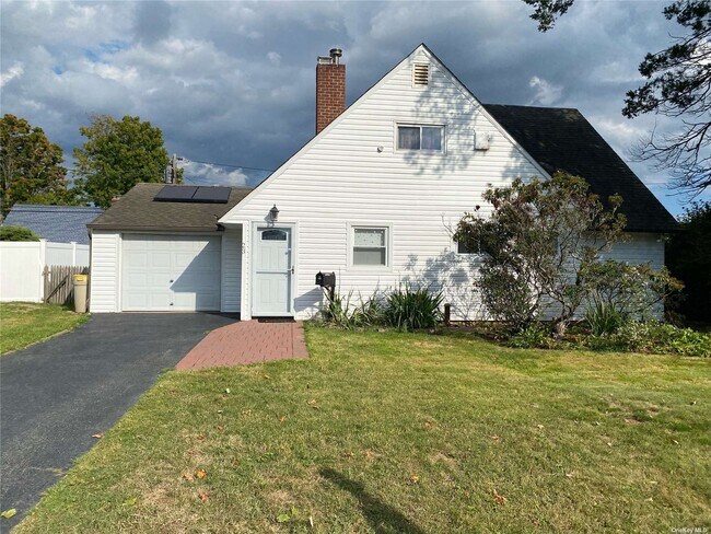 23 Fireplace Ln - 23 Fireplace Ln Hicksville NY 11801 | Apartment Finder