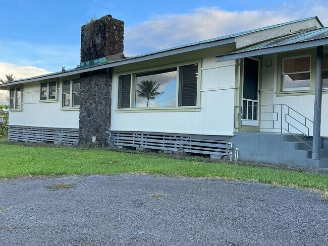 two large bonus rooms - 1249 W Kawailani St Hilo HI 96720 | Apartment ...