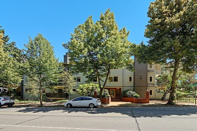9800 Roosevelt Way NE - 9800 Roosevelt Way NE Seattle WA 98115 ...