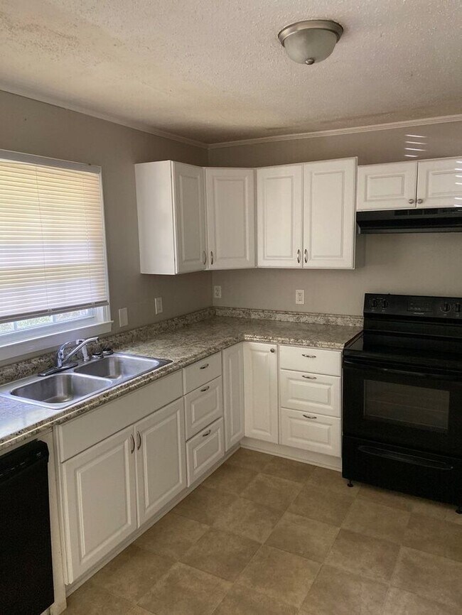 AVAILABLE NOW! - 106 Greenbriar Dr, Greenw... - 106 Greenbriar Dr ...