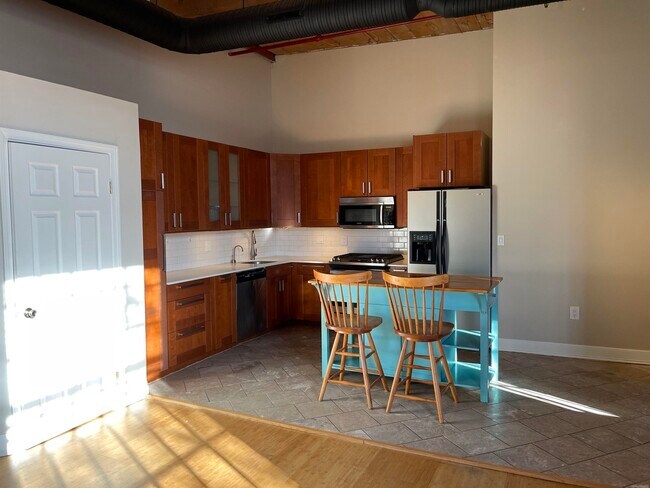 470 Silver St - 470 Silver St Manchester NH 03103 | Apartment Finder