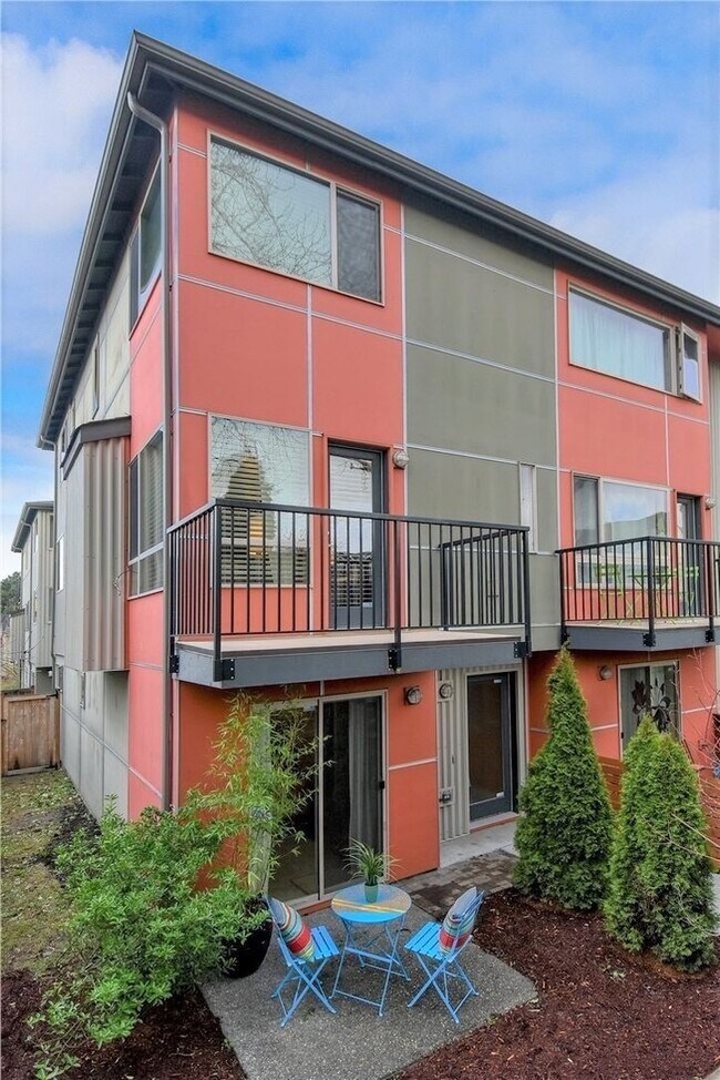 Spacious 3 bedroom Corner Townhome - 1711 E Fir St Seattle WA 98122 ...