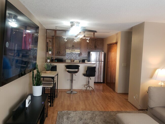 8534 S Maplebrook Cir - 8534 S Maplebrook Cir Minneapolis MN 55445 ...