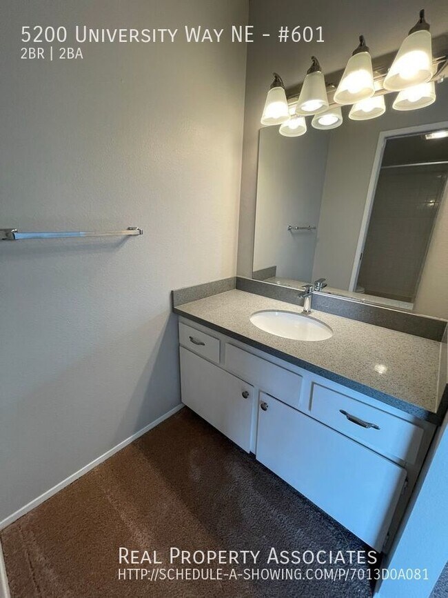 ***VIEW VIEW VIEW*** TOP FLOOR Corner S. F... - 5200 The Ave Seattle WA ...