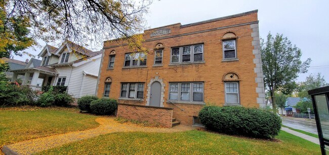 1013 E Center St - 1013 E Center St Milwaukee WI 53212 | Apartment Finder